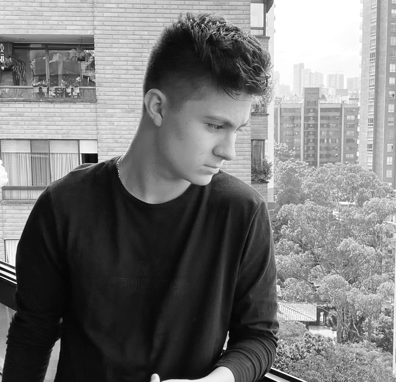 BIO – Lucas
